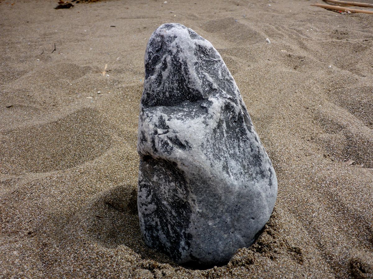 der Stein, Symbol für das Ewige, das nicht Zerstörbare.